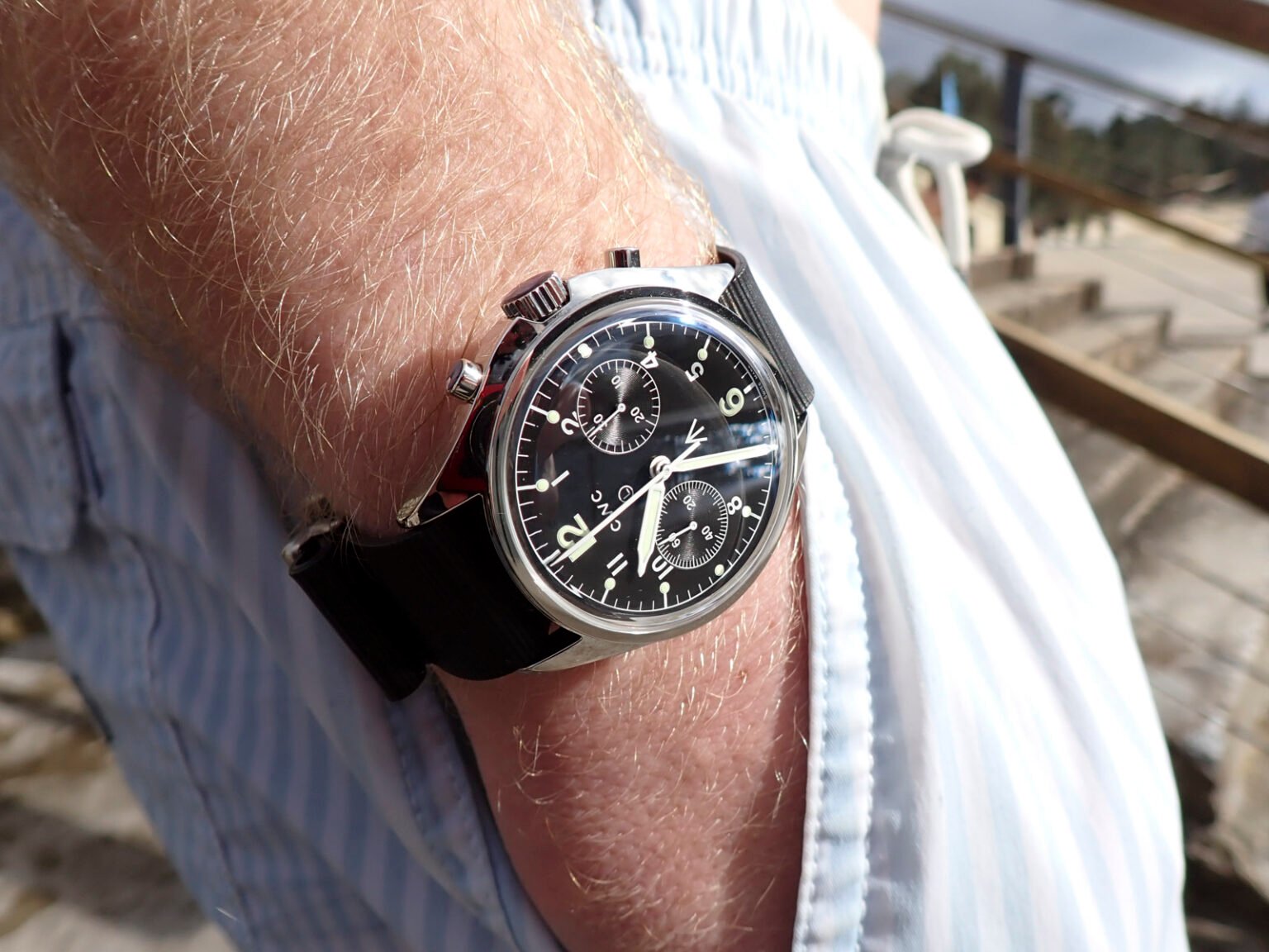 【F】 Hands-On: The CWC 6BB-WR Chronograph