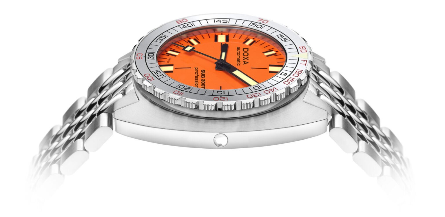 【F】 Doxa Debuts The "LHD" Sub 300T Professional Aristera