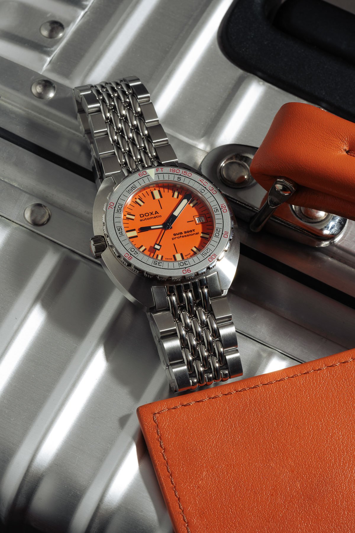 【F】 Doxa Debuts The "LHD" Sub 300T Professional Aristera
