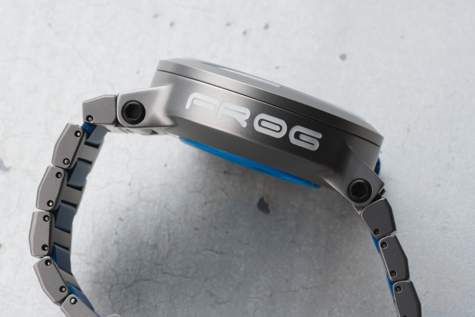 Hands-On: The OX Frog300 Shark Skin And Depth Rainbow