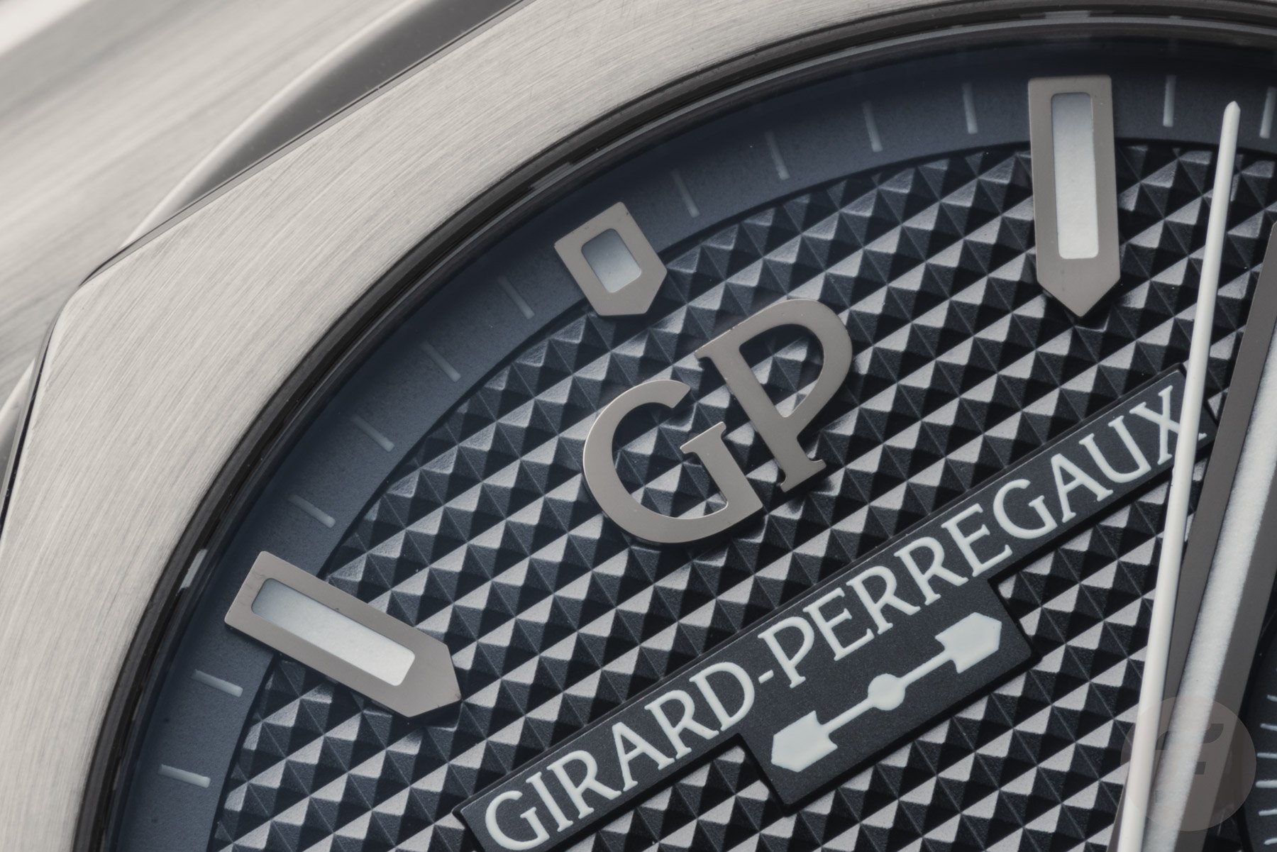 Hands-On: Girard-Perregaux Laureato Chronograph Ti49