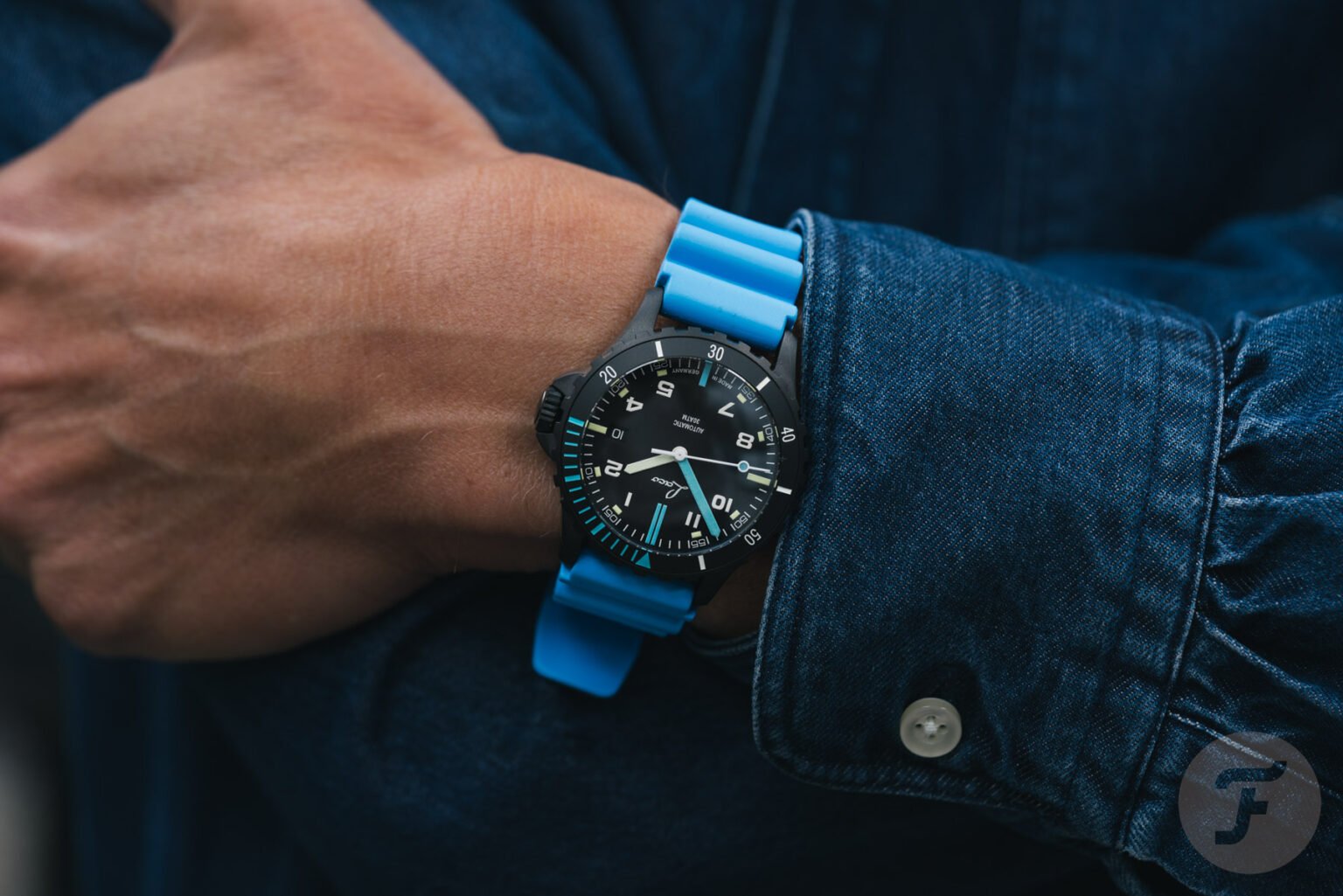 【F】 Laco Extends Its Scorpion Line With Stealthy Black Cases