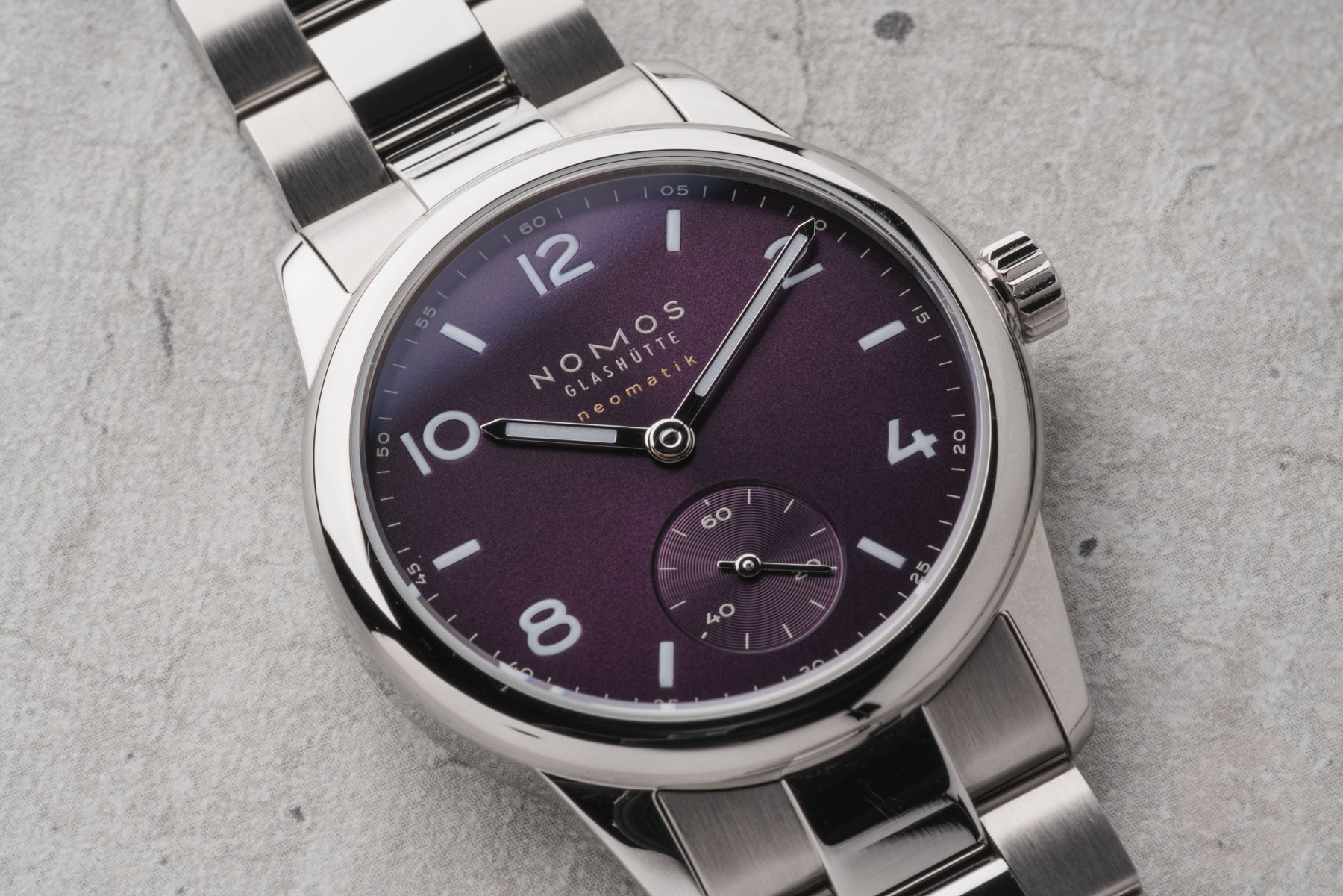 【F】Hands-On: The New 34mm Nomos Club Sport Neomatik