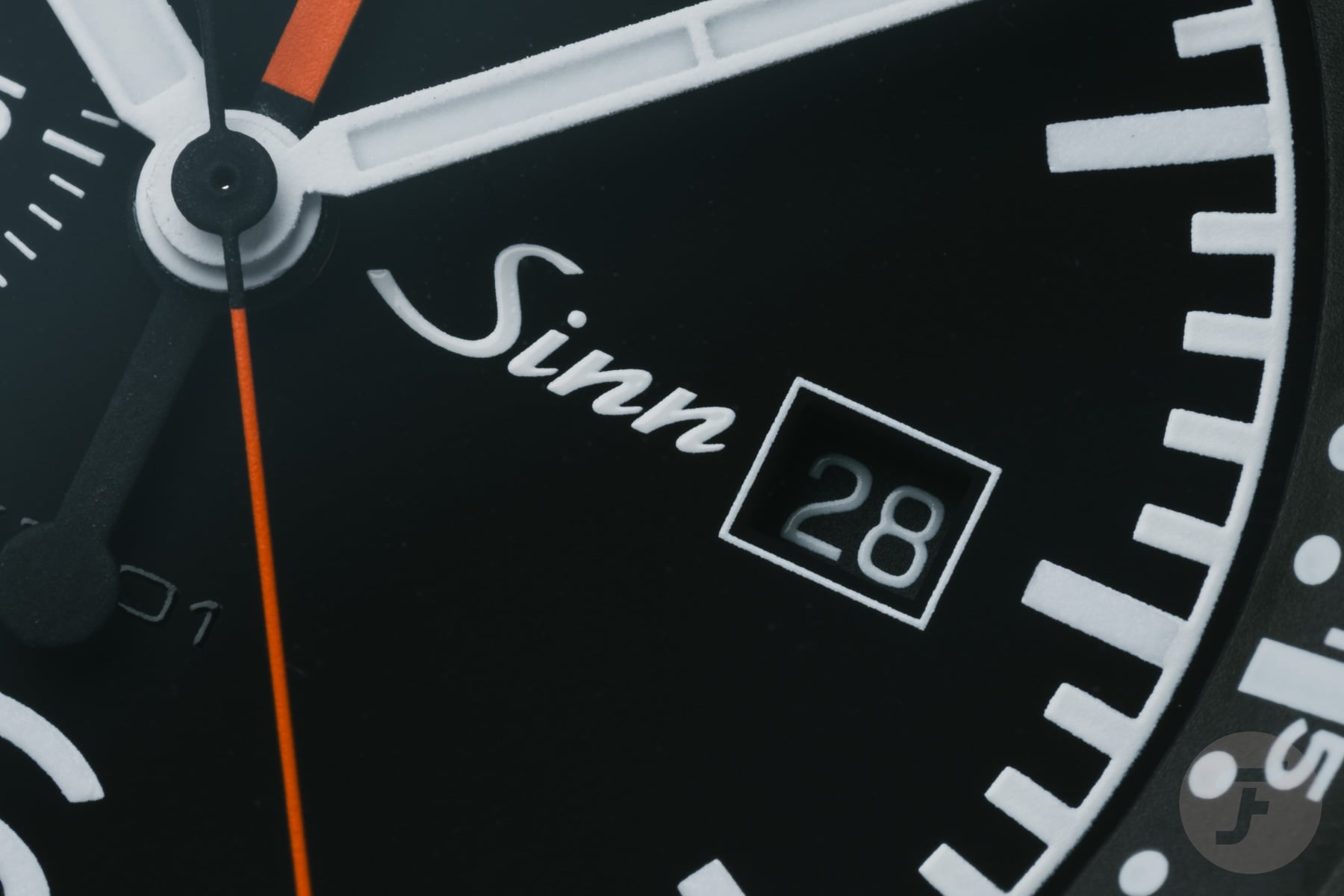 【F】 Hands-On: The Cockpit-Clock-Inspired Sinn 717