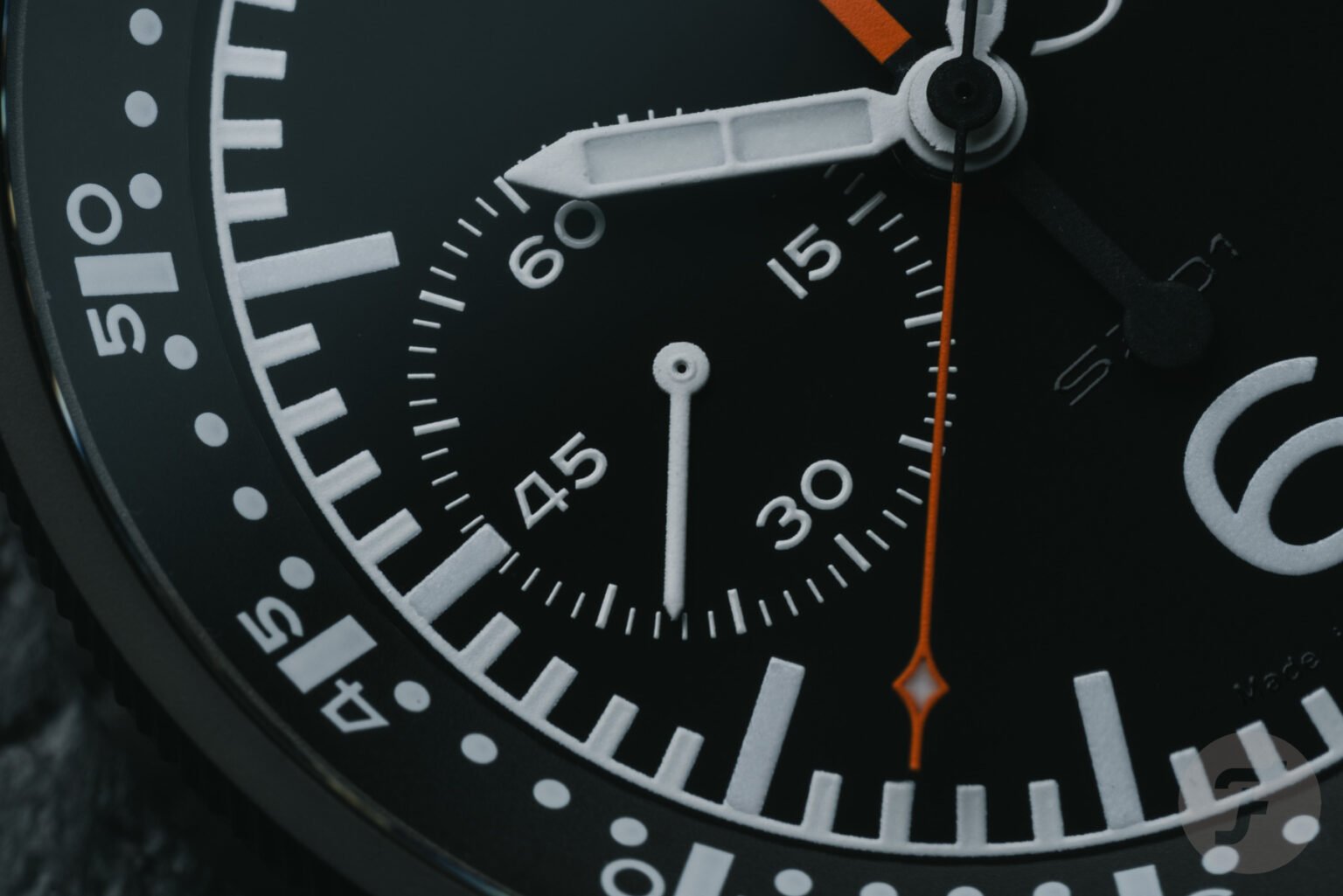 【F】 Hands-On: The Cockpit-Clock-Inspired Sinn 717