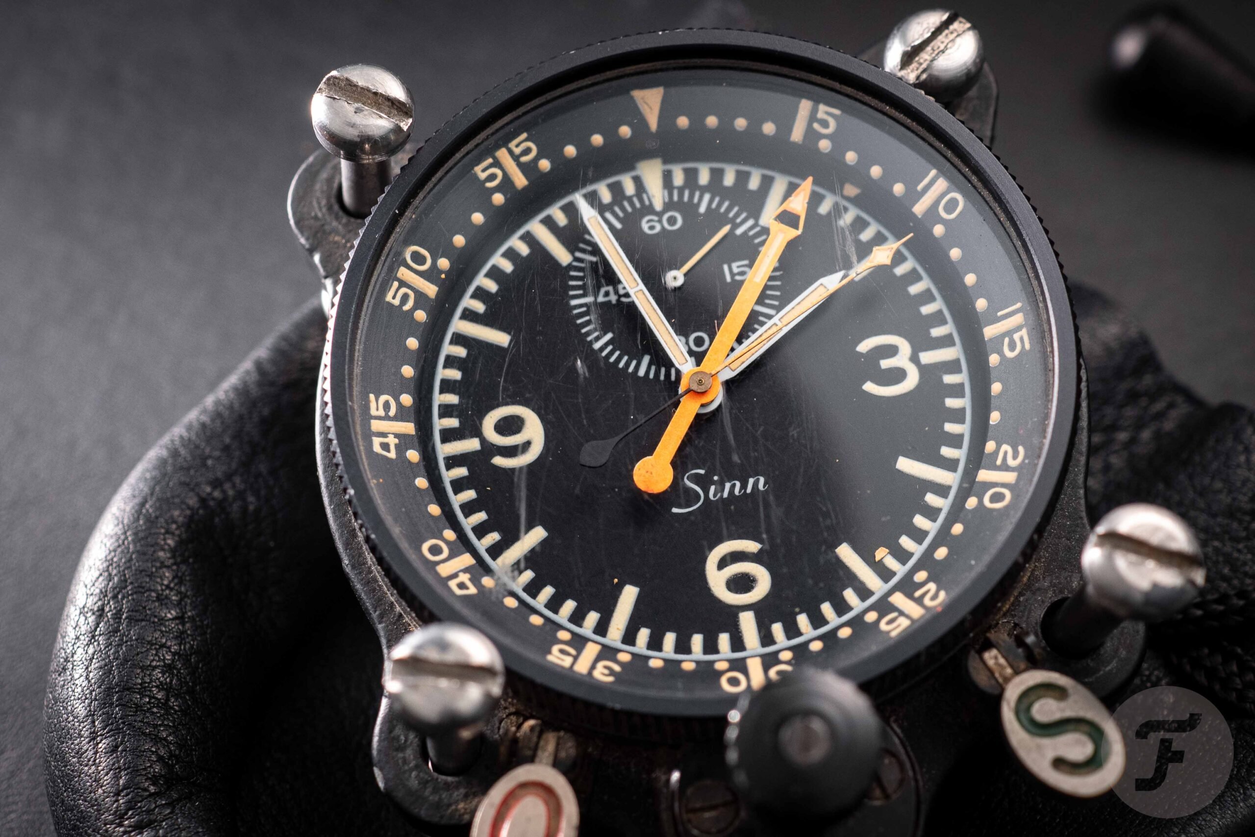 【F】 Hands-On: The Cockpit-Clock-Inspired Sinn 717