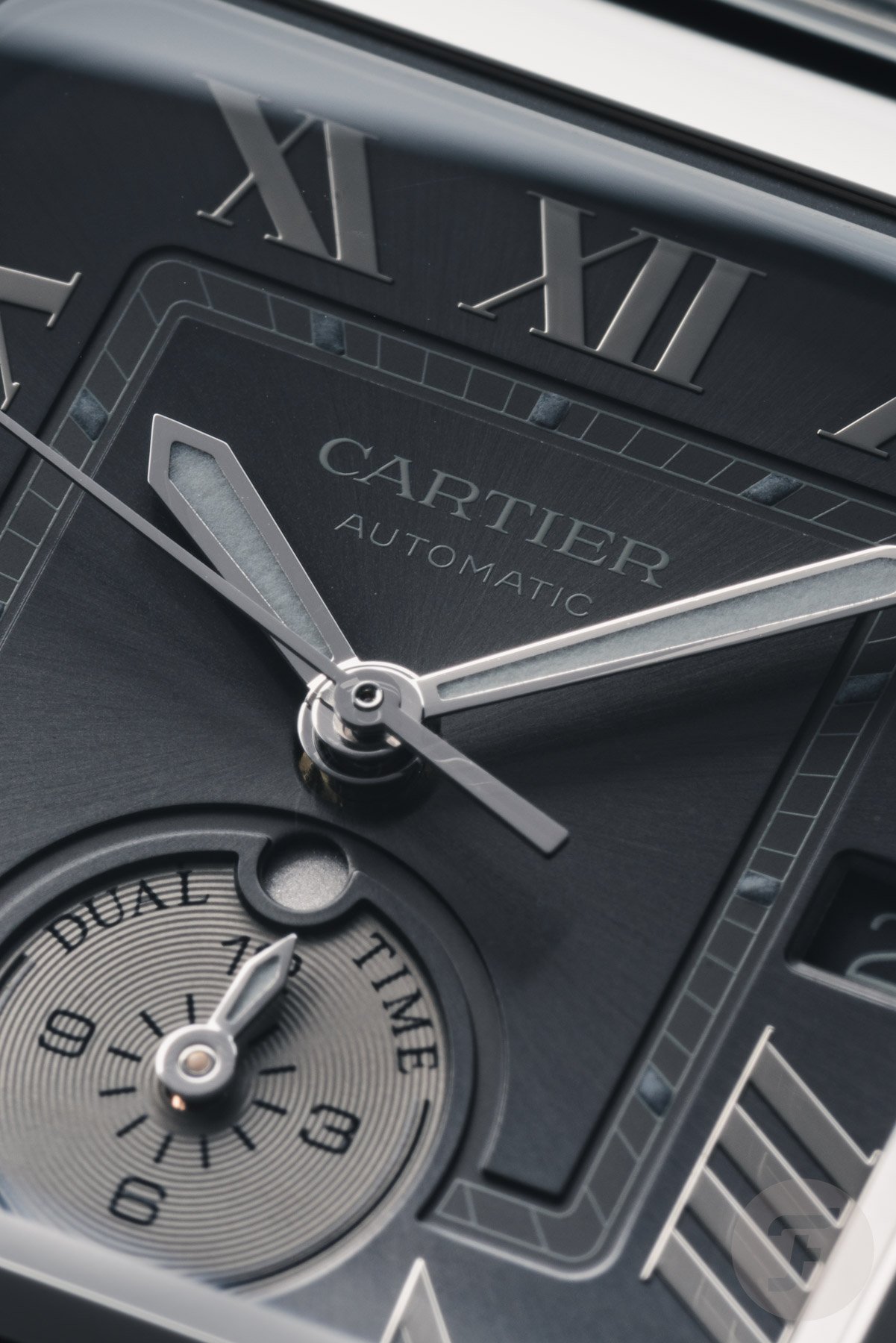 【F】Hands-On: The Cartier Santos De Cartier Dual Time