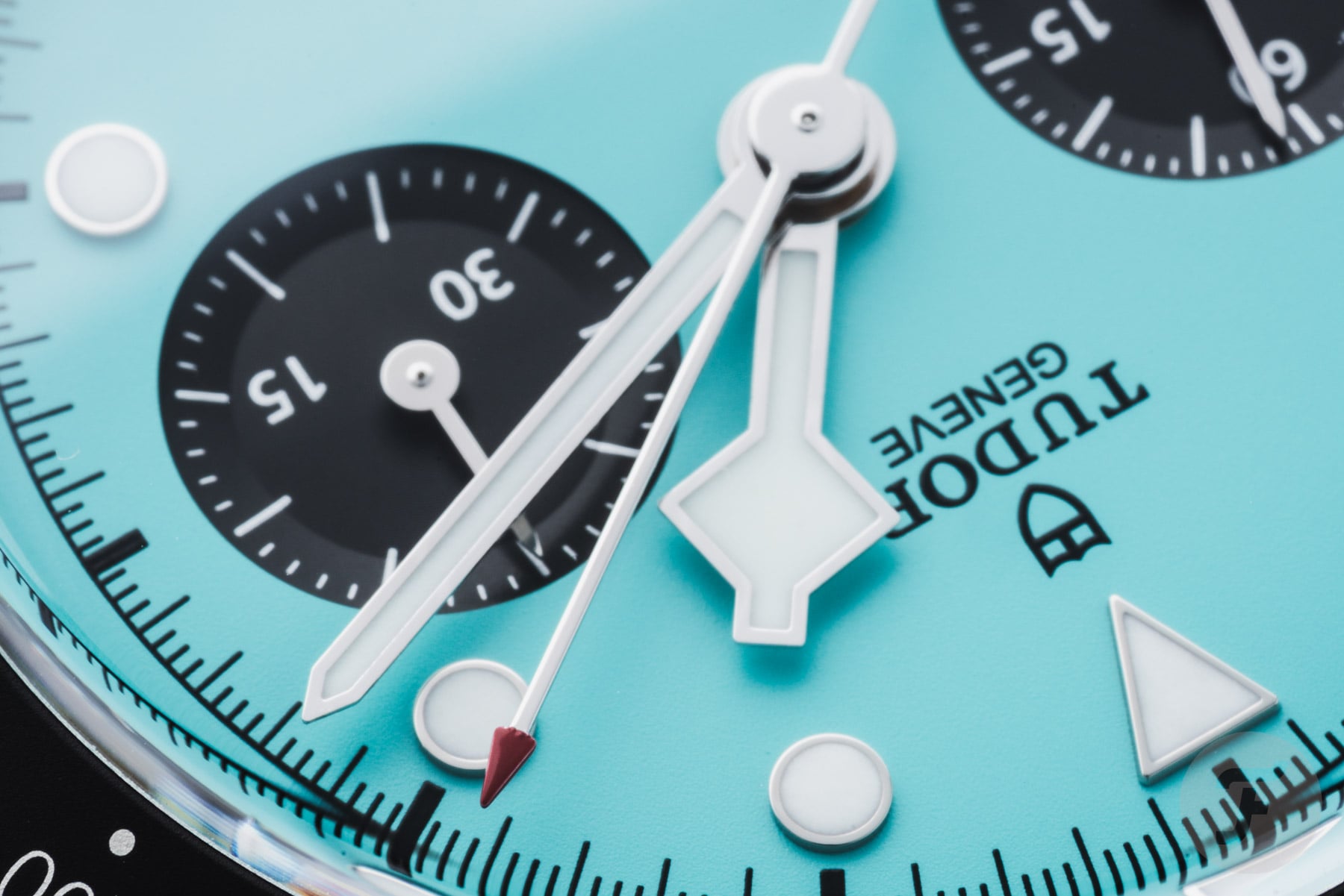 【F】 Hands-On: Tudor Black Bay Chrono “Flamingo Blue”