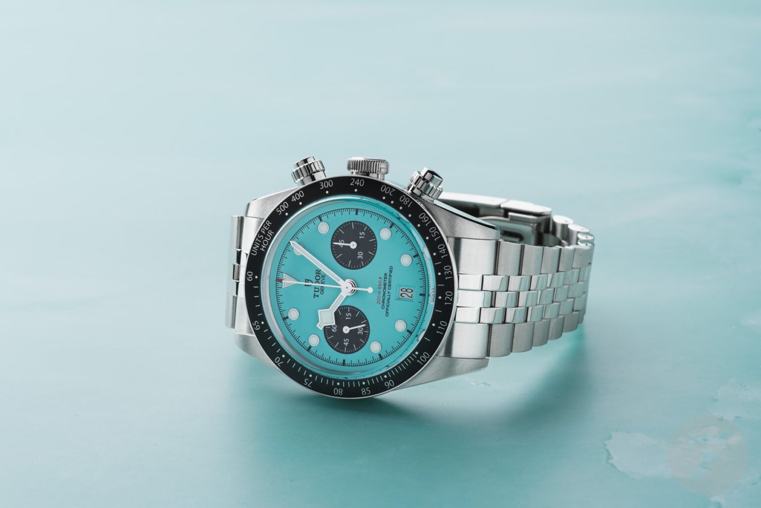 【F】 Hands-On: Tudor Black Bay Chrono “Flamingo Blue”
