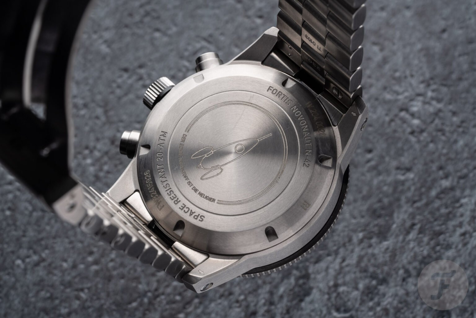 【F】 Hands-On: The New Fortis Novonaut N-42 Titanium Legacy