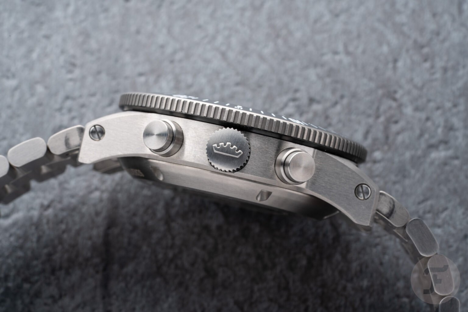 【F】 Hands-On: The New Fortis Novonaut N-42 Titanium Legacy