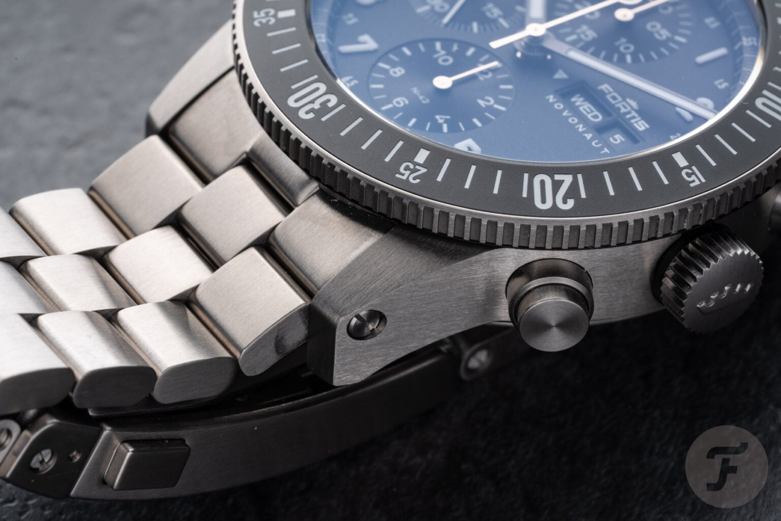 【F】 Hands-On: The New Fortis Novonaut N-42 Titanium Legacy