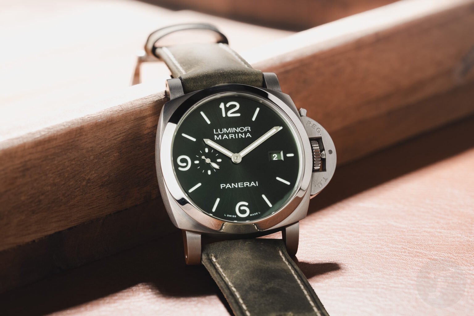 【F】Hands-On — The Panerai Luminor Marina Titanio PAM03325