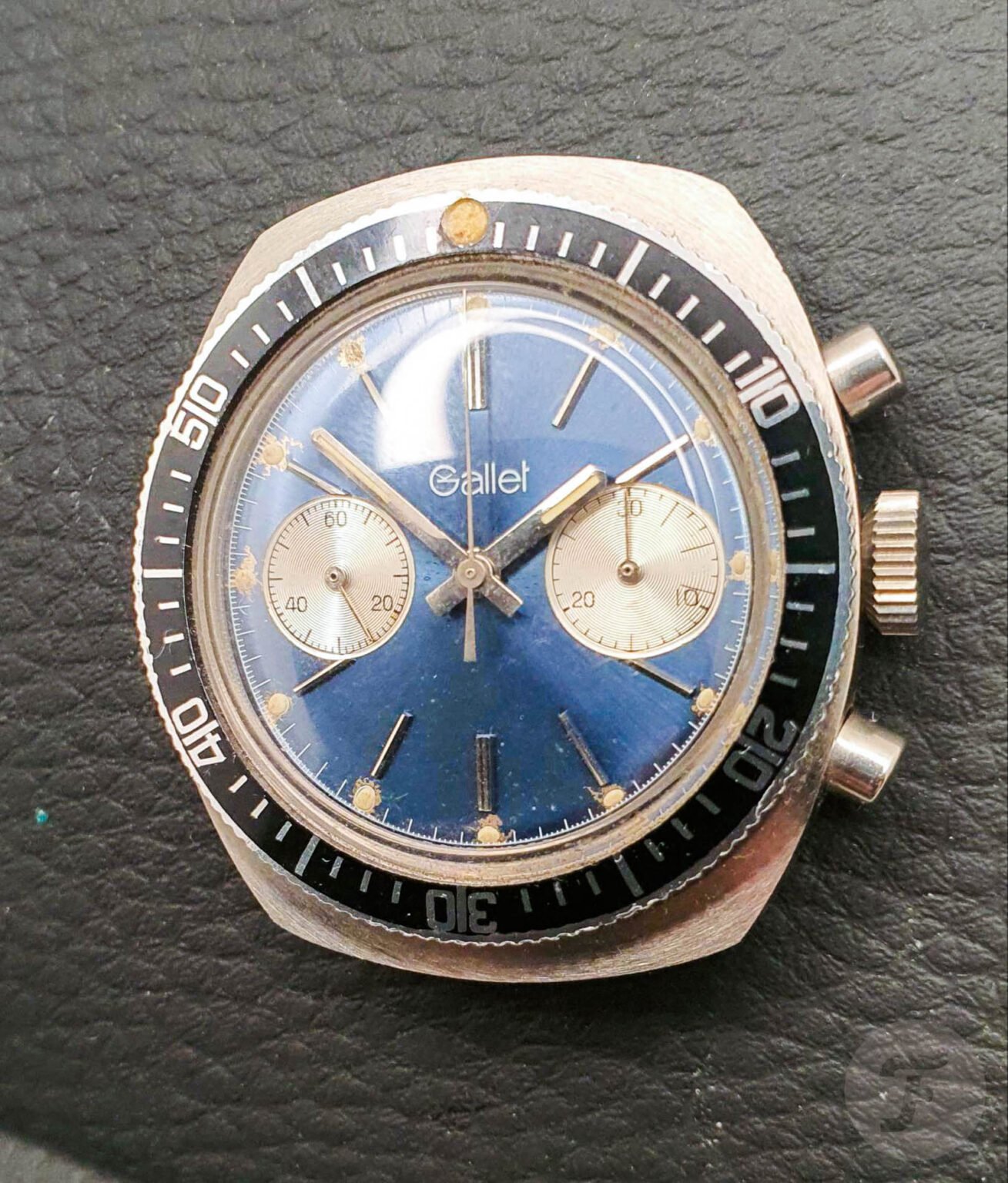 【F】 Retrospective: A Puzzling Late Blue-Dial Gallet Chronograph