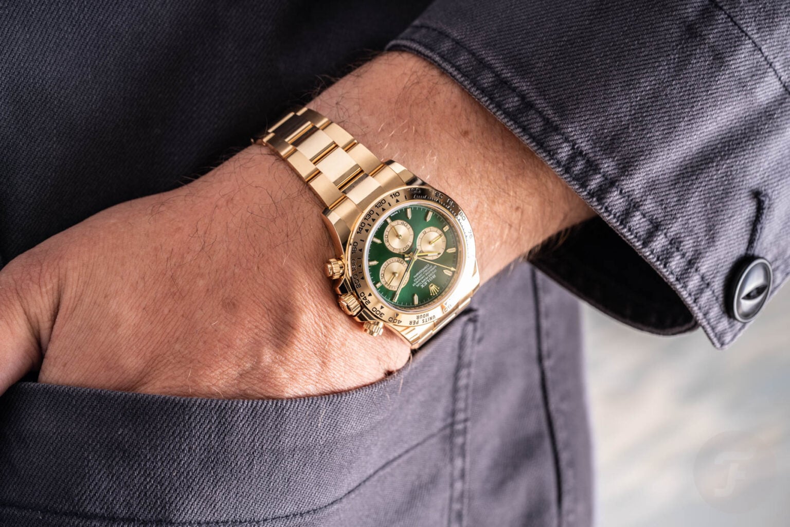 Hands-On: The New Yellow Gold Rolex Daytona With A Green Dial