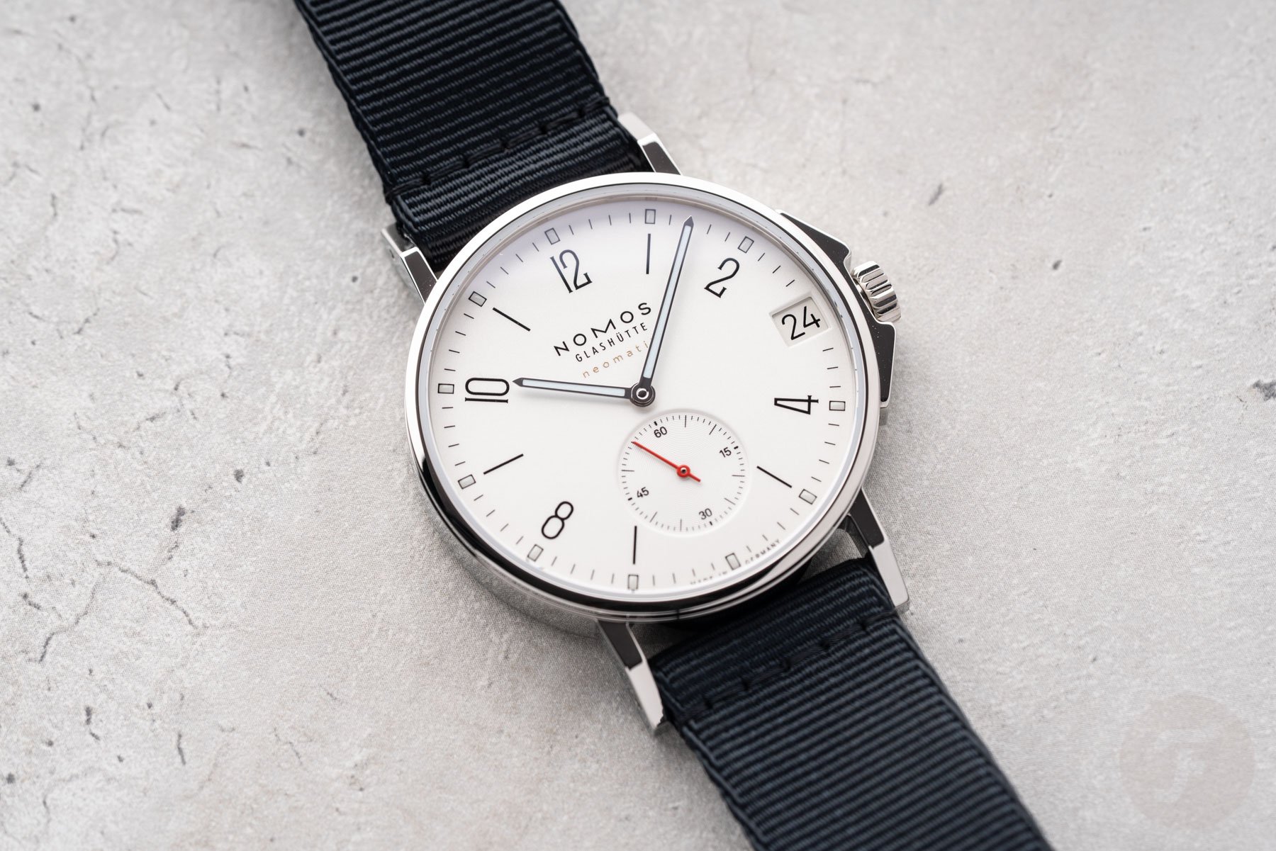 【F】Introducing: The Nomos Ahoi Neomatik 38 Date In White