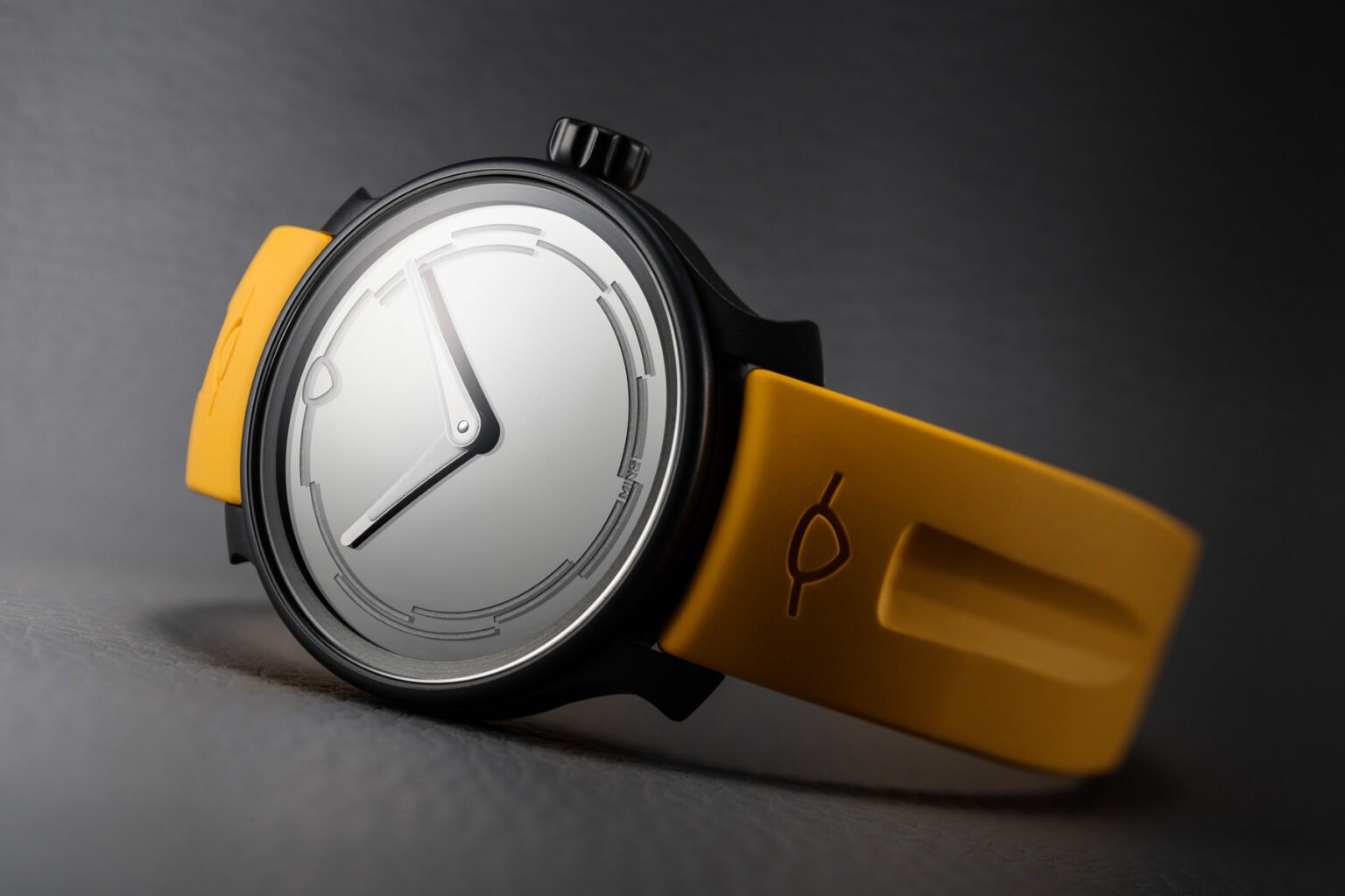 【F】 Back In Black: Ming Introduces the 37.02 Monolith