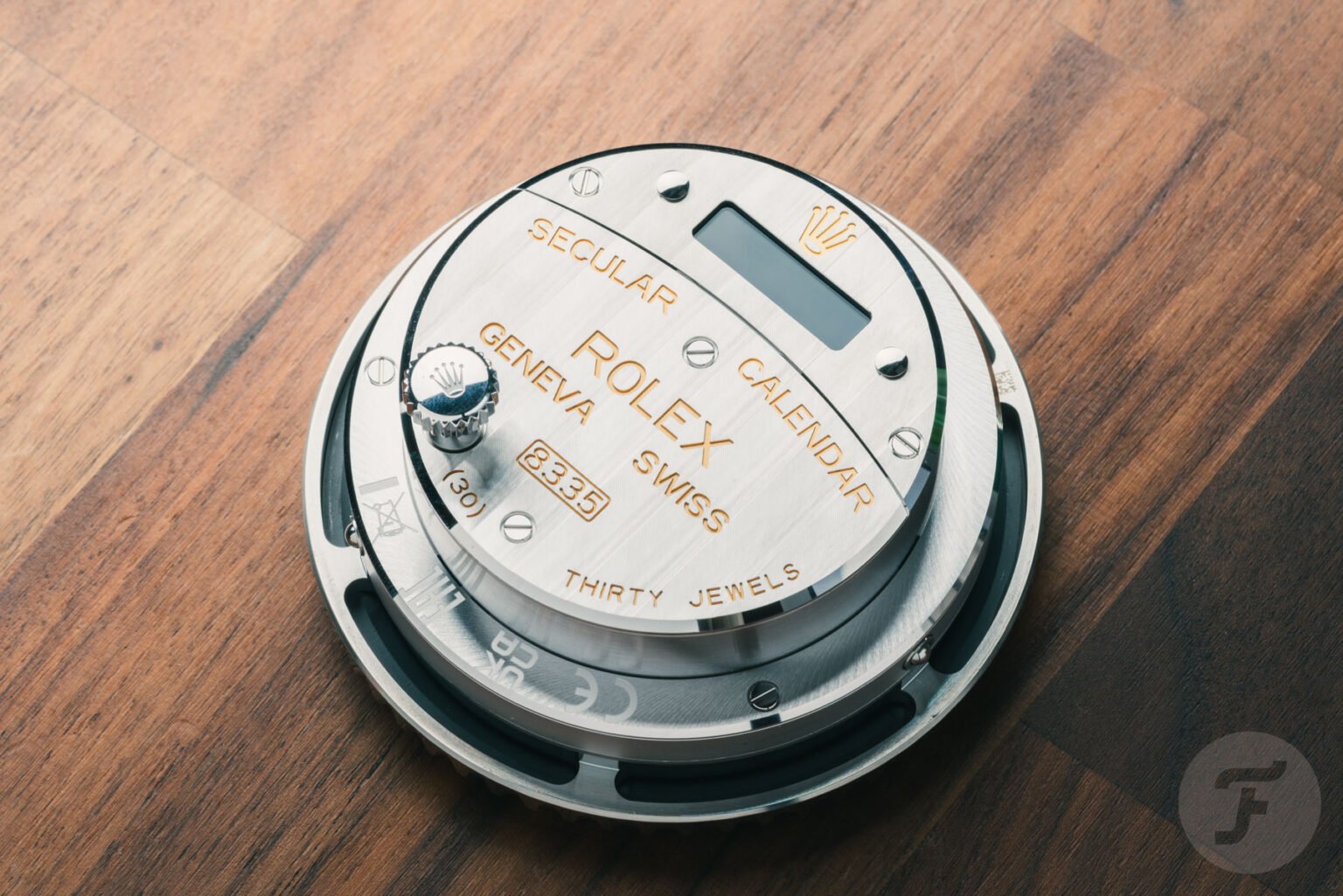 A Look At The Rolex Submariner Date Desk Clock Ref. 909010LN