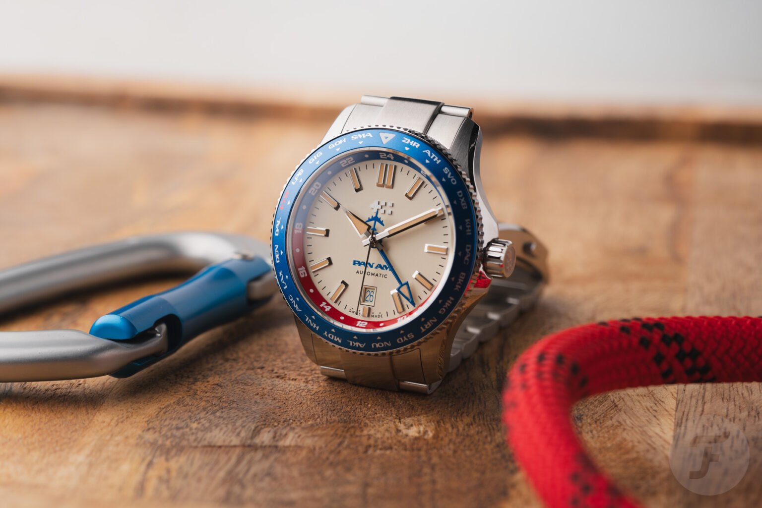 【F】 Hands-On: Christopher Ward C60 Clipper GMT