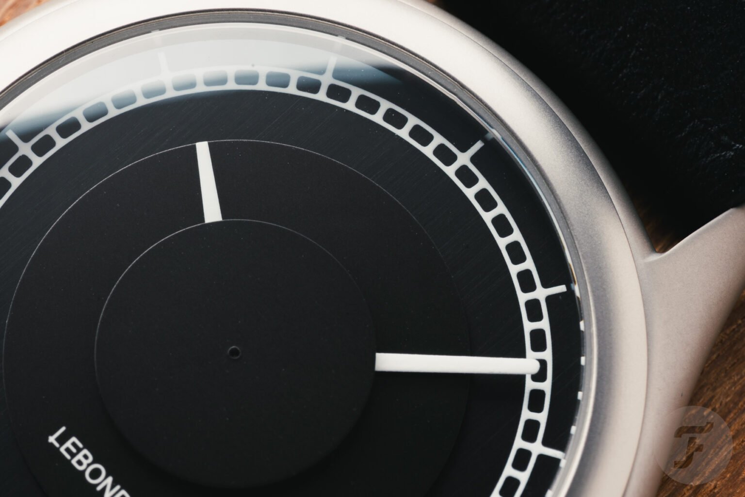 【F】 Hands-On With The Stylish Lebond Attraction